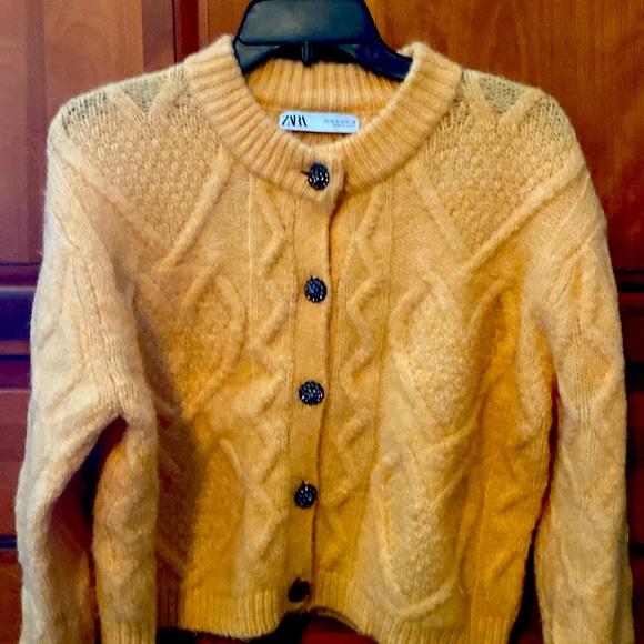 Zara | Sweaters | Zara Heart Cable Knit Jewel Button Cropped Honeycomb ...